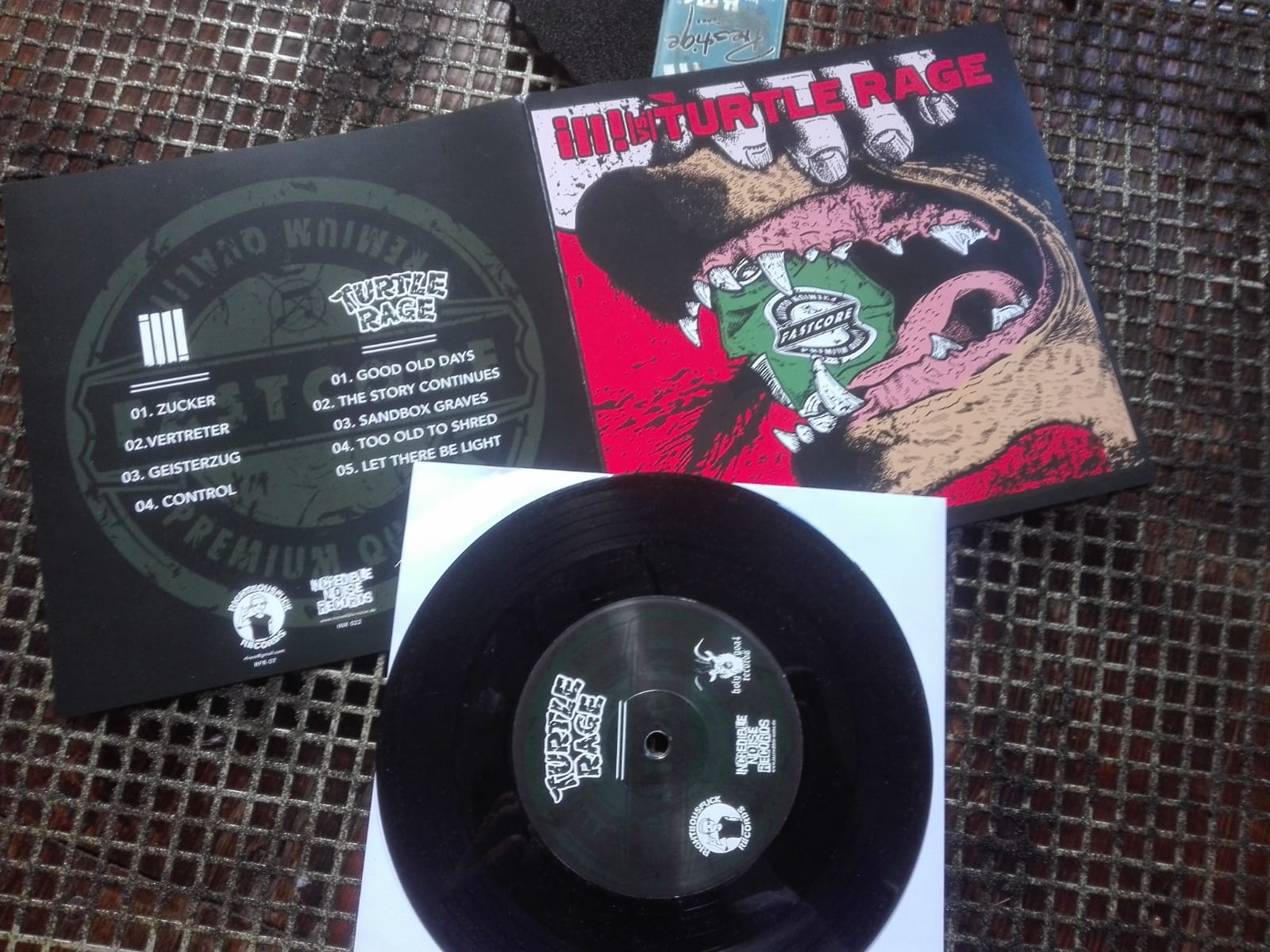 ill! vs Turtle Rage - Split 7" (Review)